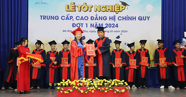 BCTech awarded diplomas to 461 students - Trường Cao đẳng Kỹ thuật Công ...